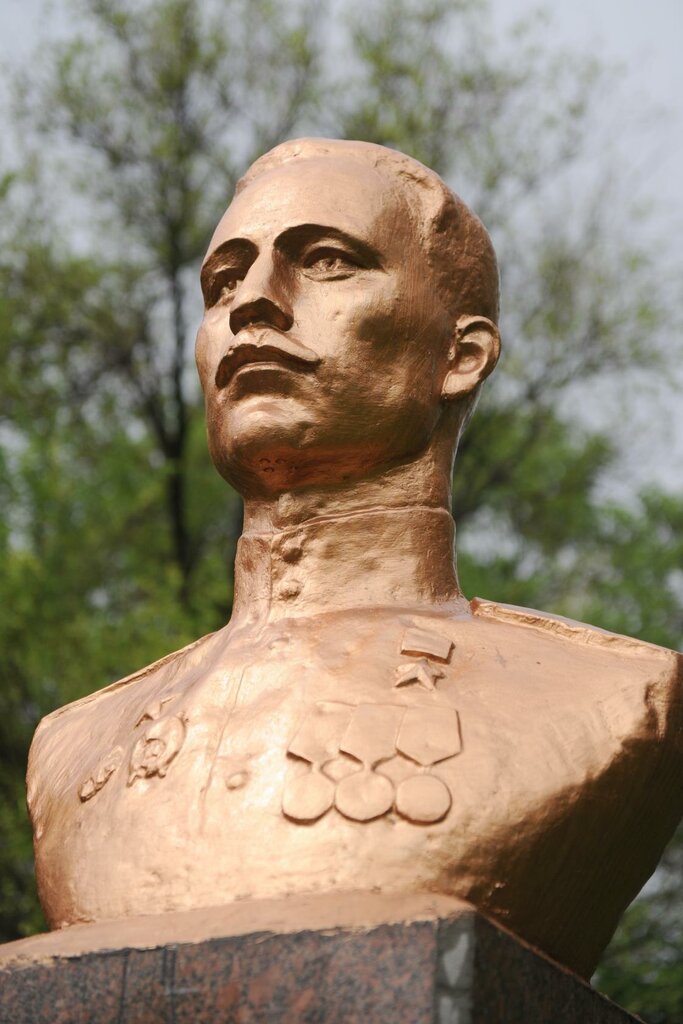 Anıt, heykel П.Н. Долгих, Krasnyi Luch, foto