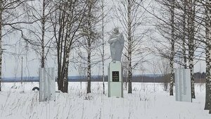 Павшим в Великой Отечественной войне (Kostroma Region, Sudislavskoye selskoye poseleniye, derevnya Fadeyevo), anıt, heykel  Kostromskaya oblastından