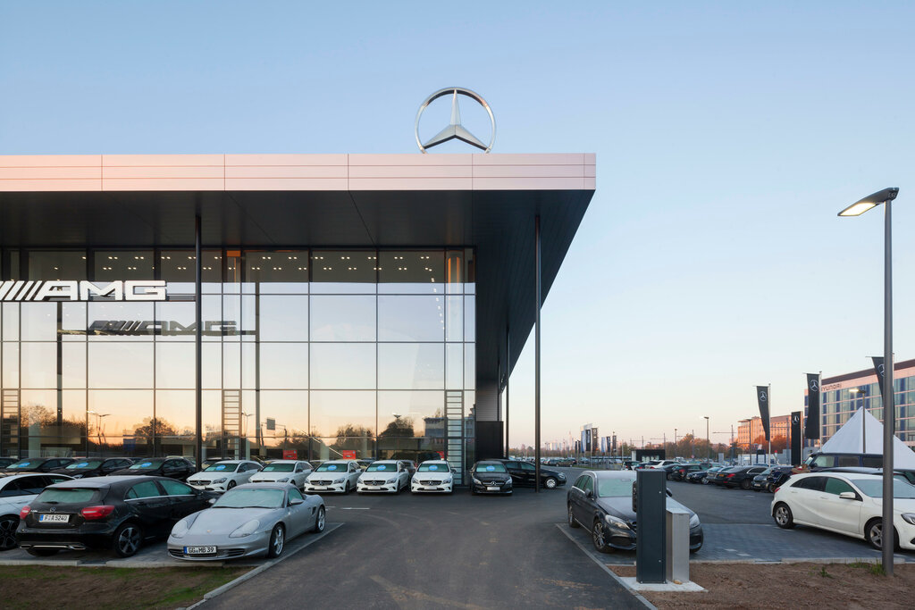 Otomobil satış galerileri Mercedes-Benz Niederlassung Frankfurt/Offenbach, Hesse, foto