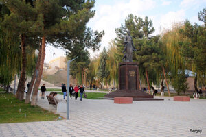 Alisher Navoi (Tashkent Region, Chirchik), anıt, heykel  Çırçık'tan