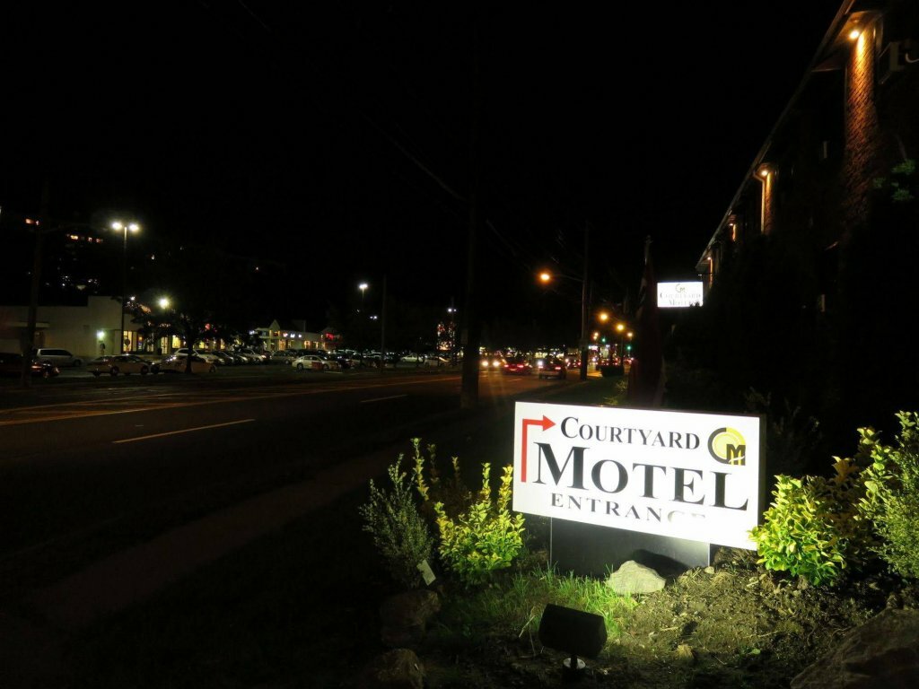 Otel Central Motel Courtyard, White Plains, foto