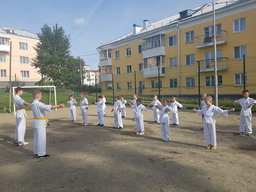 Spor kulüpleri Karat, Karpinsk, foto