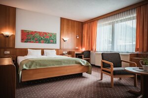 Hotel Garni Romantika (Tyrol, Imst, Piösmes, 202), otel  Sankt Leonhard im Pitztal'den