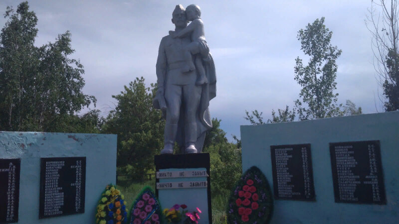 Anıt, heykel Воинам погибшим в годы Великой Отечественной войны, Altayski krayı, foto