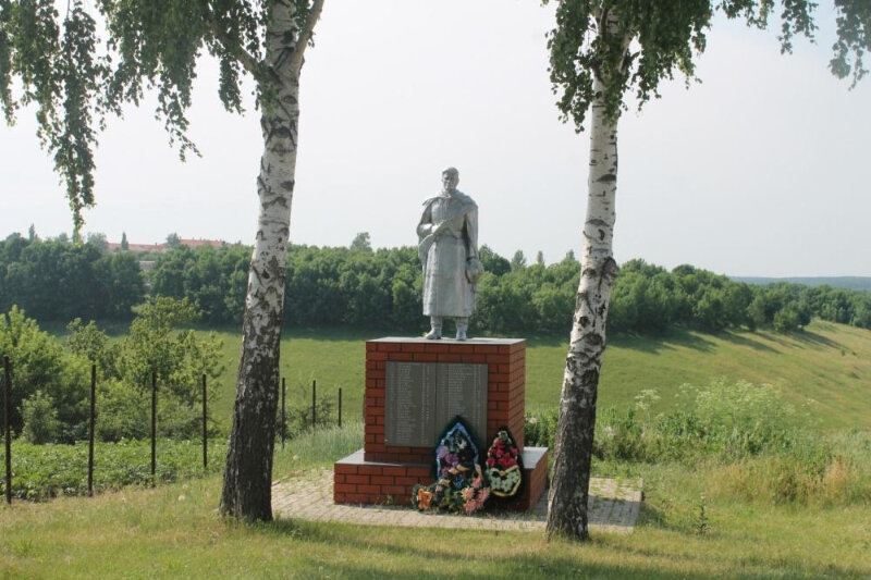 Anıt, heykel Братская могила советских воинов, Belgorodskaya oblastı, foto