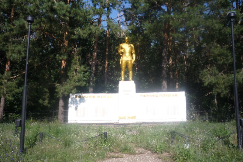 Anıt, heykel Воин-освободитель, Orenburgskaya oblastı, foto