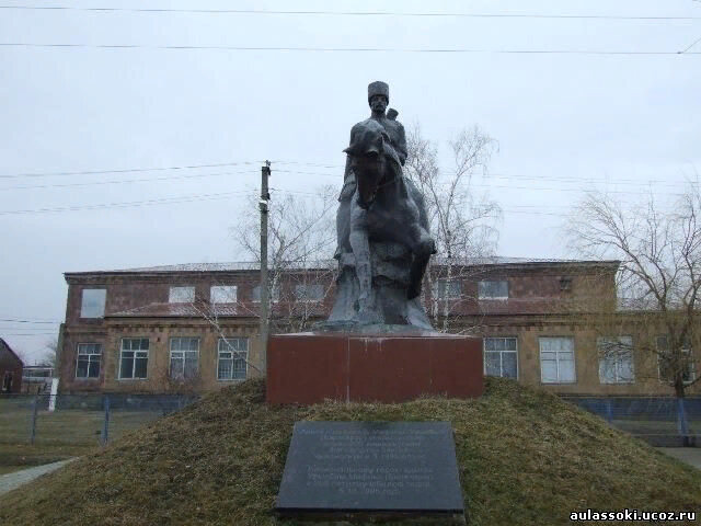 Anıt, heykel Мафоко Урусбию - национальному герою адыгов, Adıge Cumhuriyeti, foto