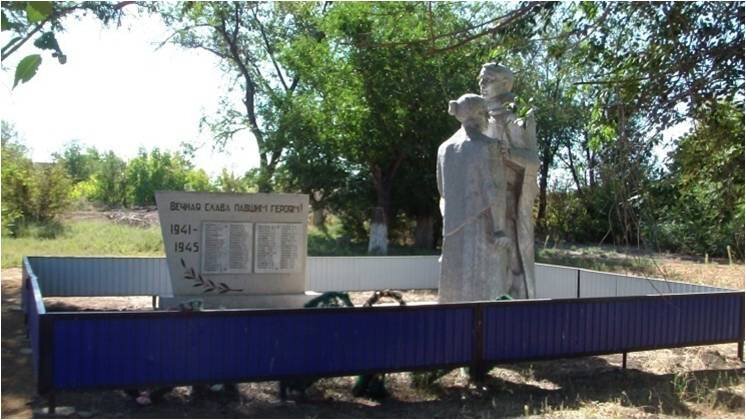 Anıt, heykel Односельчанам, погибшим в Великой Отечественной войне, Orenburgskaya oblastı, foto