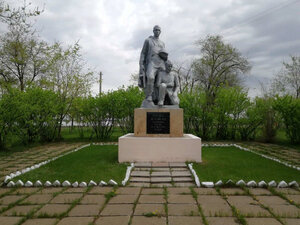 Воинам-землякам, погибшим в годы ВОВ (Saratov Region, Dukhovnitskiy rayon, selo Berezovaya Luka), anıt, heykel  Saratovskaya oblastından