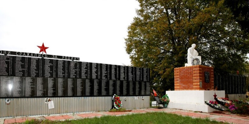 Anıt, heykel Братская могила д. Сычево, Kalujskaya oblastı, foto