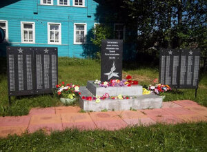 Воинам-землякам, воевавшим на фронтах Великой Отечественной войны (Vologda Region, Verkhovazhskiy munitsipalny okrug, derevnya Yeliseyevskaya), anıt, heykel  Vologodskaya oblastından