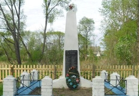 Anıt, heykel Братская могила, Minskaya oblastı, foto