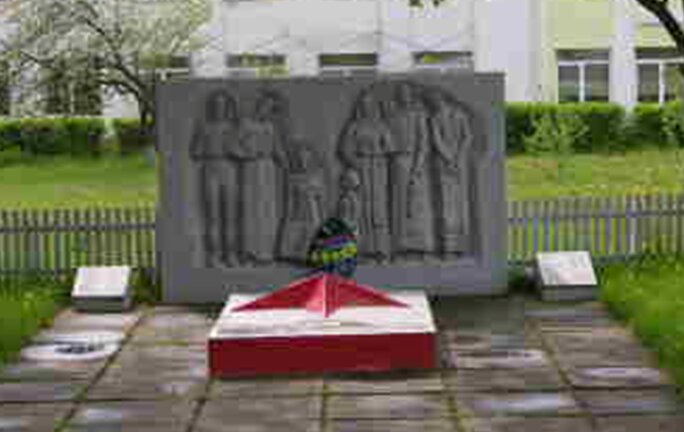 Anıt, heykel Братская могила, Mogiliovskaya oblastı, foto