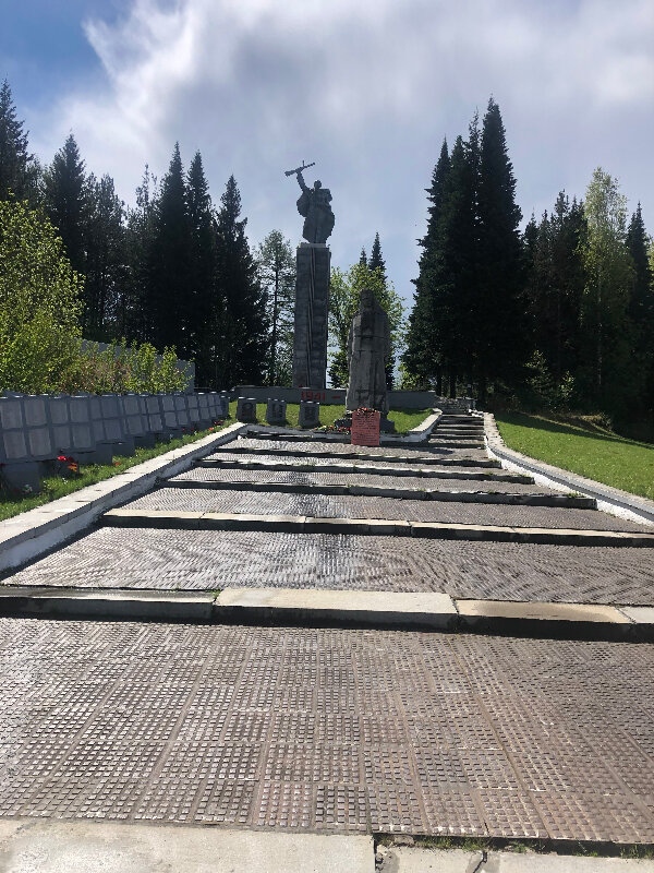 Anıt, heykel Монумент Плачущая мать, Nijniaya Tura, foto