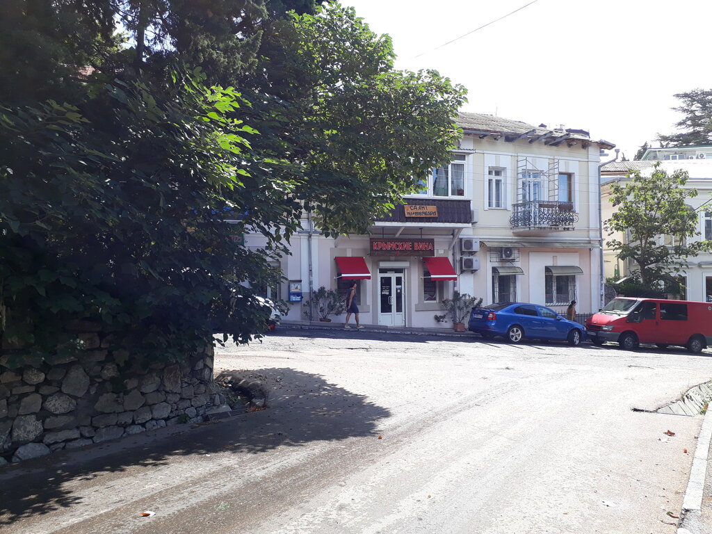 Alkollü içecekler Крымские вина, Yalta, foto