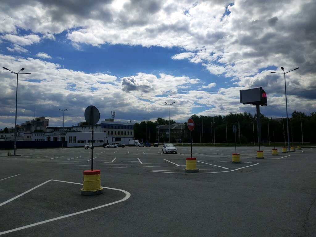 Otoparklar Parking lot, Yekaterinburg, foto