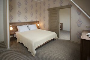 Загородный клуб Роджер (Saratov Region, Engels, Lesokombinatskaya ulitsa), otel  Engels'ten