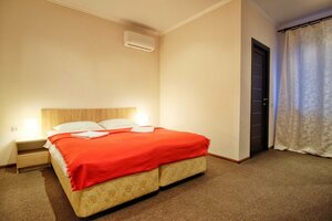 Vesna (ulitsa Adleyba 9-y proyezd No:12, Sukhumi), otel  Suhum'dan