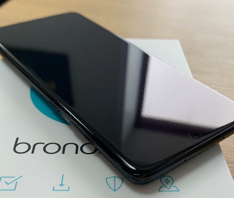 Cep telefonu aksesuarları Bronoskins, Çeliabinsk, foto