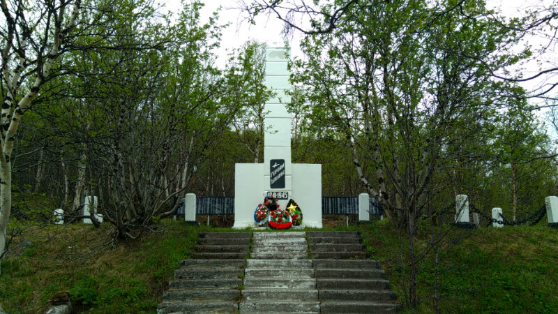 Anıt, heykel Братская могила, Murmanskaya oblastı, foto