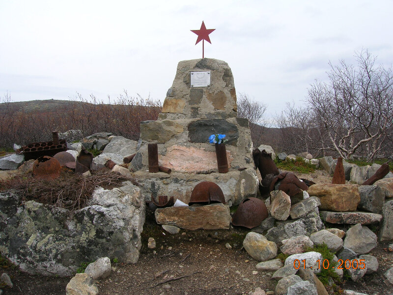 Anıt, heykel Братская могила погибшим советским воинам 1941-1945 гг., Murmanskaya oblastı, foto