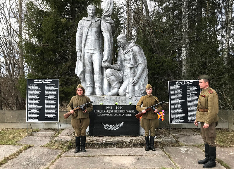 Anıt, heykel Односельчанам, погибшим во время Великой Отечественной войны, Arhangelskaya oblastı, foto