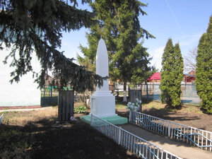 Обелиск (Lipetsk Region, Stanovlyanskiy munitsipalny okrug, derevnya Chemodanovo), anıt, heykel  Lipetskaya oblastından