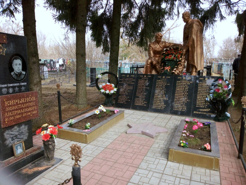 Anıt, heykel Братская могила советских воинов, Orlovskaya oblastı, foto