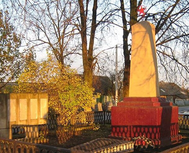 Anıt, heykel Братская могила, Vitebskaya oblastı, foto