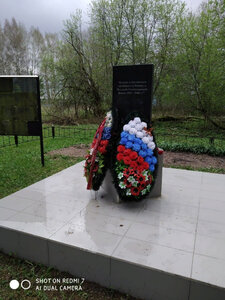 Мемориал погибшим в Великой Отечественной войне 1941-1945 гг. (Yaroslavl Region, Uglichskiy rayon, Otradnovskoye selskoye poseleniye, derevnya Burmasovo), anıt, heykel  Yaroslavskaya oblastından