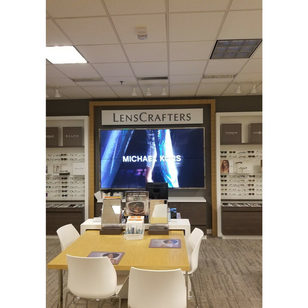 Giyim mağazası LensCrafters at Macy's, Batı Covina, foto