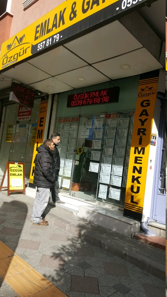 Emlak ofisi Özgür Emlak, İstanbul, foto