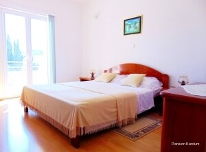 Pansion Kardum (Obala Kraljice Jelene 55,23205 Bibinje,), otel  Zadar Bölgesi'nden