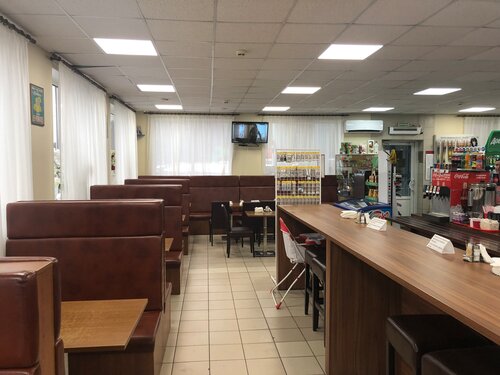Benzin istasyonu Alpi, Karelya, foto