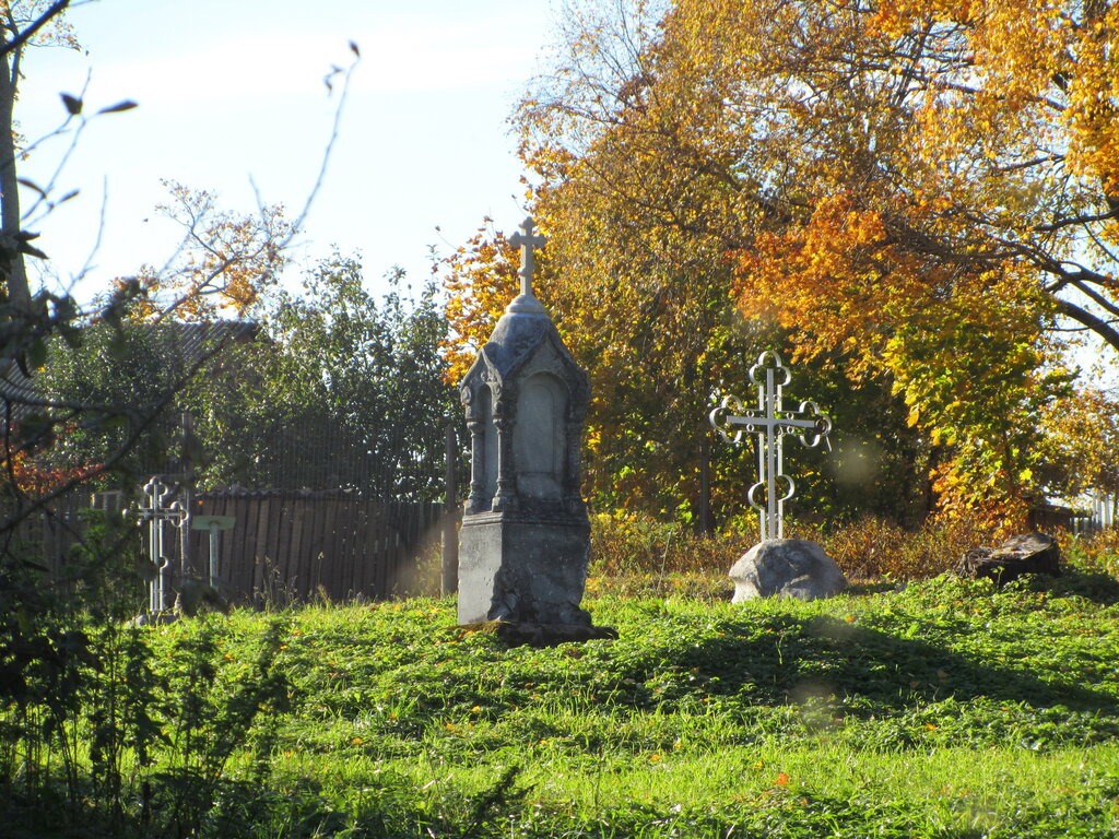 Unutulmaz olayların yeri Погост при Вознесенском храме, Tverskaya oblastı, foto