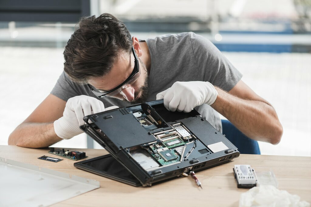 Bilgisayar teknik servisleri Removi - laptop and computer repair, Saint‑Petersburg, foto