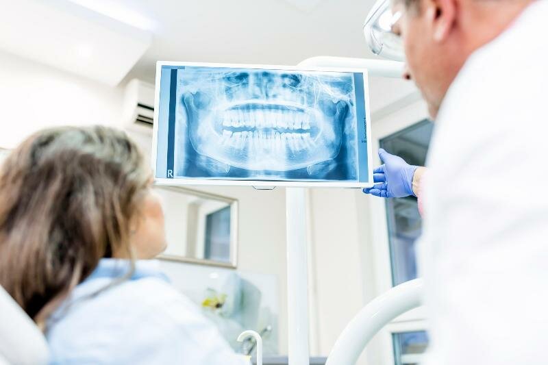 Özel ağız ve diş sağlığı klinikleri ve muayenehaneleri Studio Medico Dentistico La Bella Dr. Girolamo, Sicilya, foto