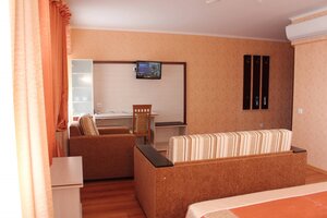 Nadzeya (vulica Halavackaha No:19, Gomiel), otel  Gomel'den