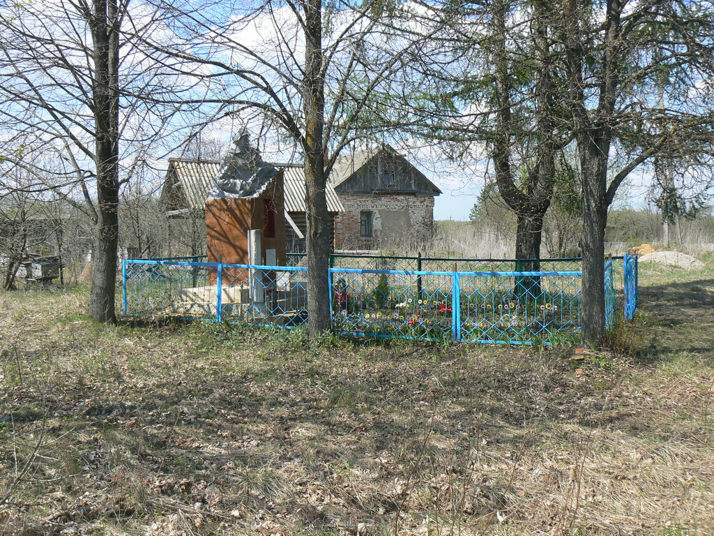 Anıt, heykel Братская могила № 100, Kalujskaya oblastı, foto