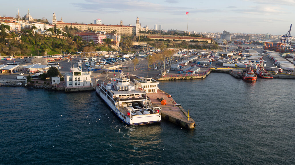 Feribot şirketi İdo Harem Arabalı Vapur İskelesi, İstanbul, foto