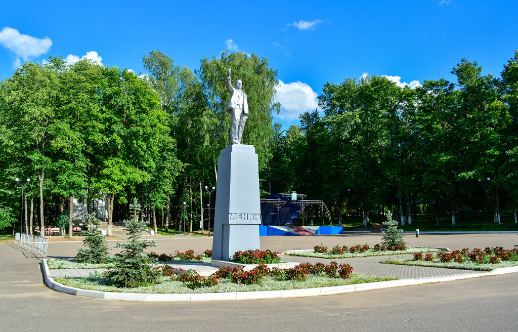 Anıt, heykel В.И. Ленин, Novgorodskaya oblastı, foto