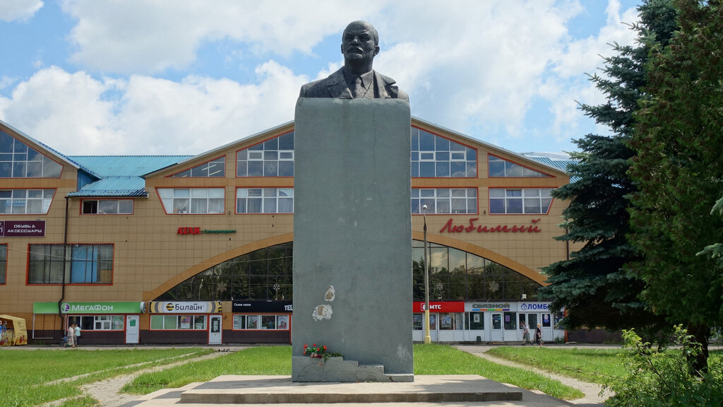 Anıt, heykel В.И. Ленин, Hotkovo, foto