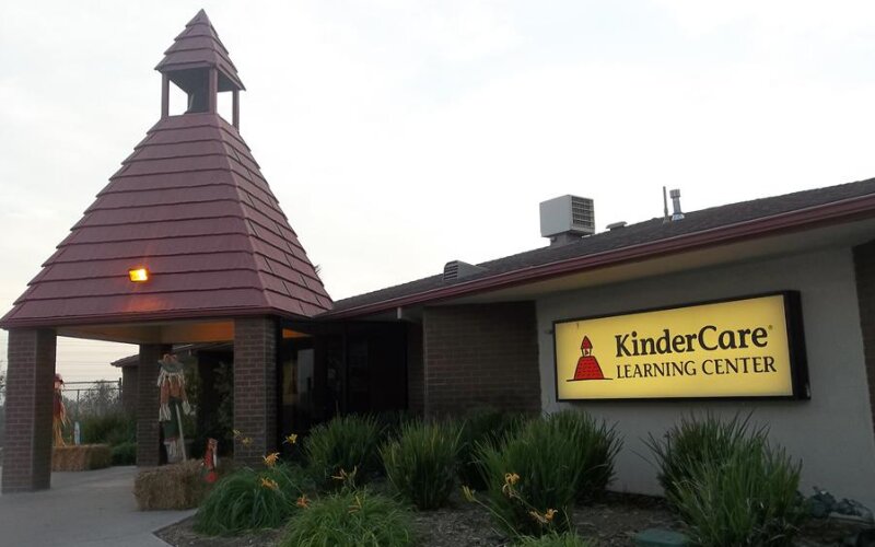 Ortaokul Granada Hills KinderCare, Los Angeles, foto