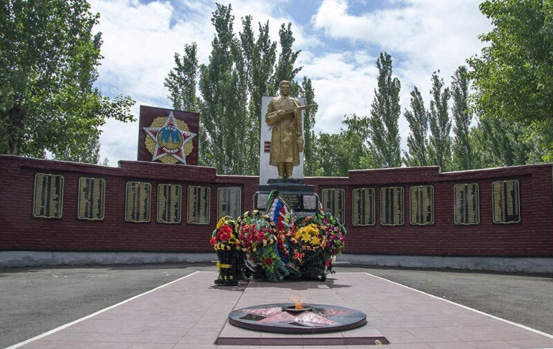 Anıt, heykel Мемориал Воинской Славы, Orenburgskaya oblastı, foto