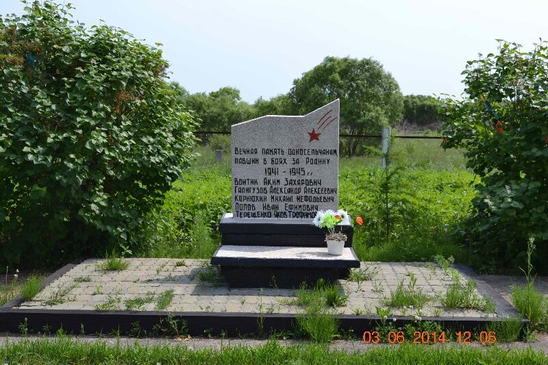 Anıt, heykel В честь воинов - односельчан, погибших в годы ВОВ, Yahudi Özerk Bölgesi, foto