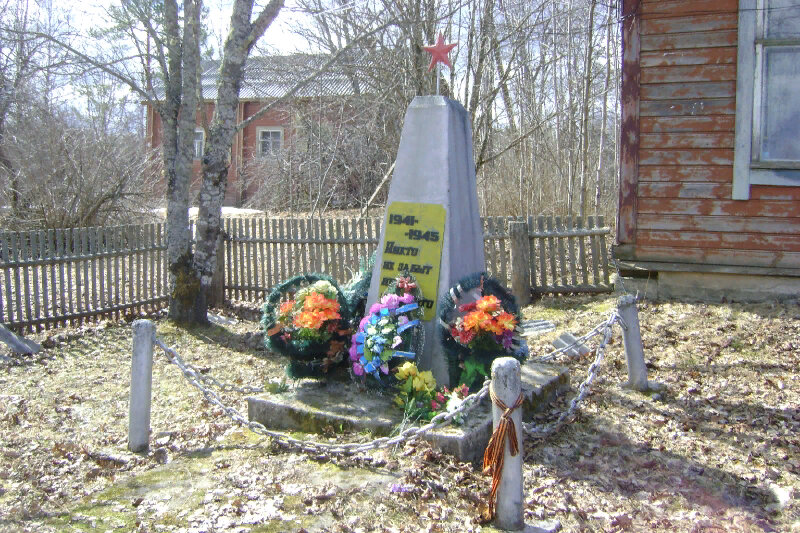 Anıt, heykel Обелиск воинам, павшим в Великой Отечественной войне, Kostromskaya oblastı, foto