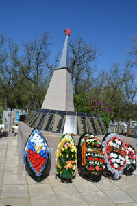 Братская могила времён Великой Отечественной войны № 281 (Voronezh Region, Rossosh, kladbishche №2 Sverdlovo), anıt, heykel  Rossoş'tan
