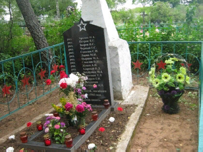 Anıt, heykel Братская могила, Pskovskaya oblastı, foto