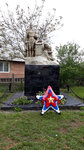 Воинское захоронение (Republic of Severnaya Ossetia-Alania, Mozdokskiy rayon, poselok Kondratenko, Yubileynaya ulitsa), anıt, heykel  Kuzey Osetya‑Alanya'dan