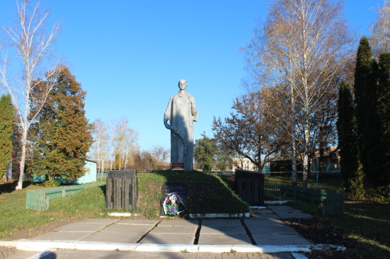 Anıt, heykel Воинам-землякам, не вернувшимся с фронтов, Belgorodskaya oblastı, foto